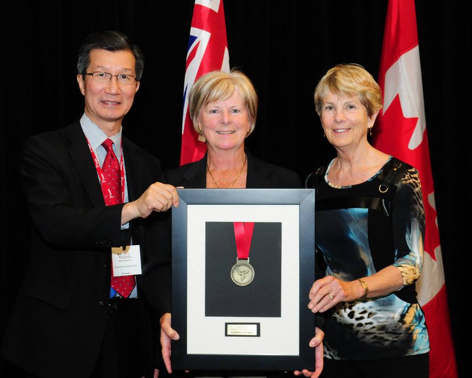 Former GAO President Liz Hoffman wins 2013 Syl Apps Award - Golf Ontario